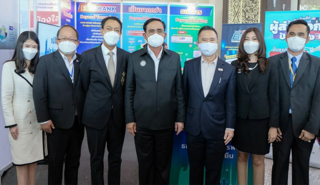 นายกรัฐมนตรีเยี่ยมชมบูท EXIM BANK ในงาน FTI Expo 2022 - Hoonsmart