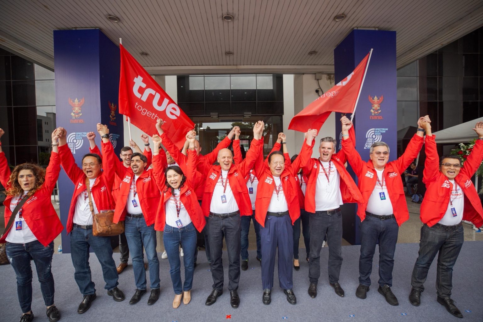 TRUE คว้าคลื่น 2300-1500 MHz มูลค่า 2.64 หมื่นลบ. - Hoonsmart