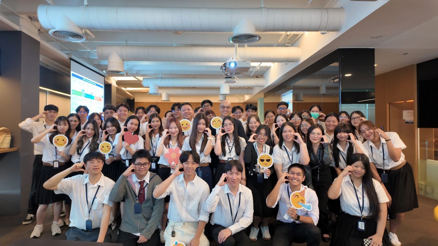 บล.บัวหลวง เปิดโอกาสนักศึกษาฝึกงาน BLS Intern Camp 2025 ร่วมพัฒนานวัตกรรม “จอแสดงผลสถานะตลาดหุ้น ...