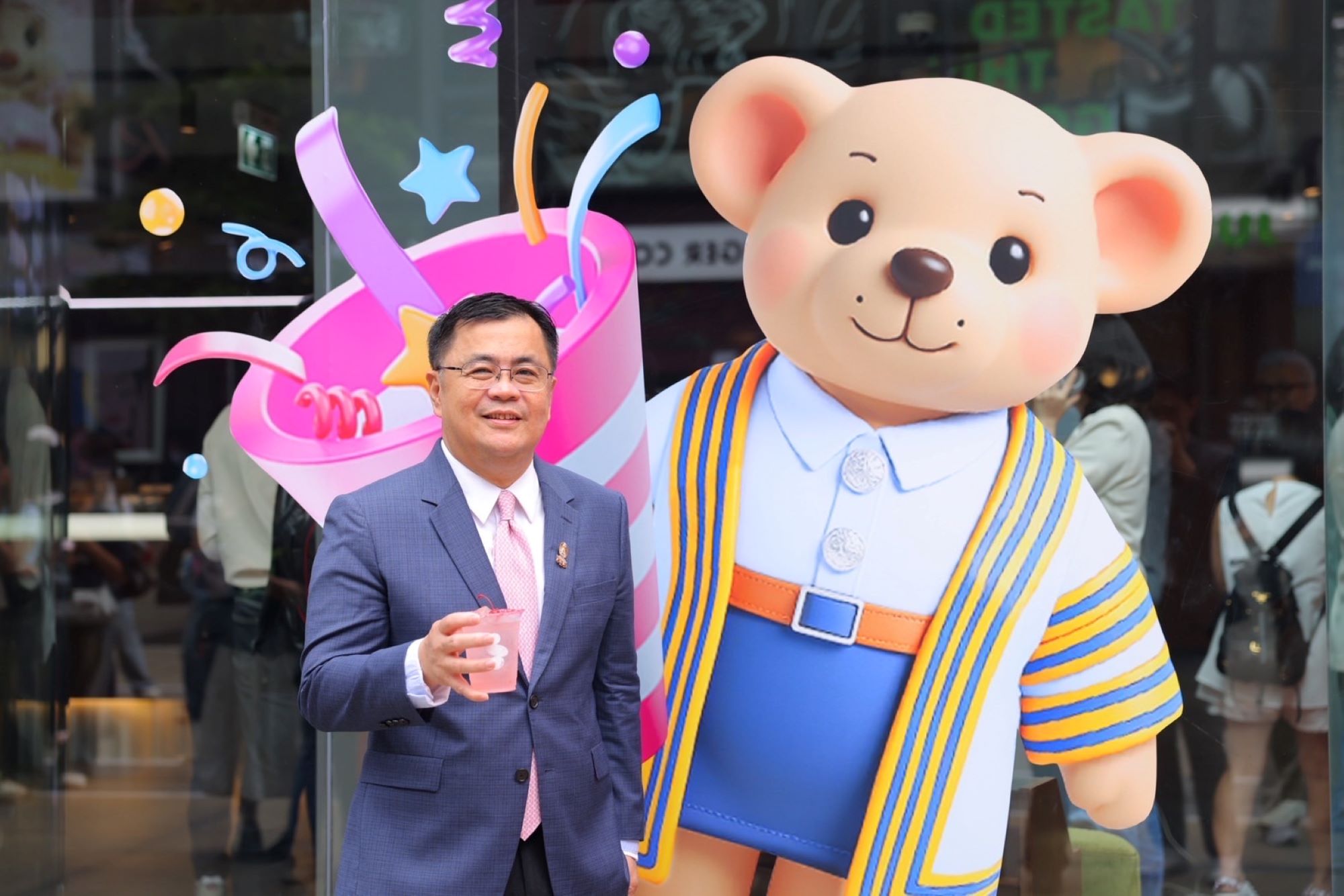 AIS SIAM ชวนบัณฑิตจุฬา-Gen Z ฉลอง-แชร์ภาพขึ้นจอยักษ์กลางสยาม - Hoonsmart